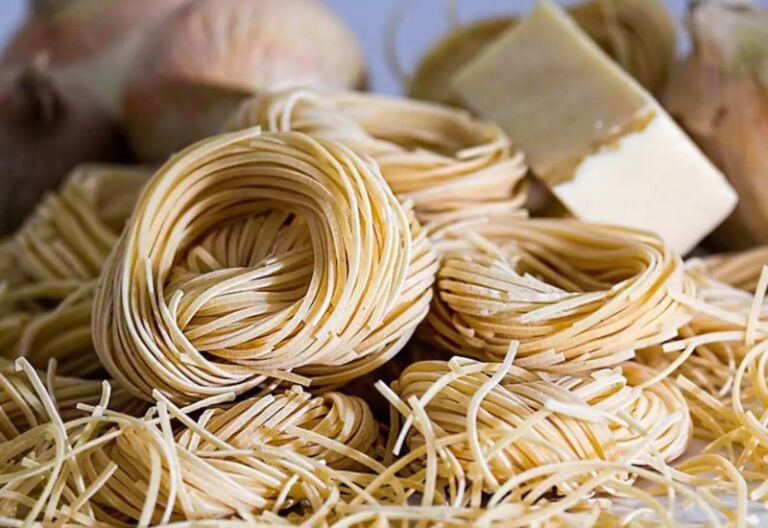 Instant Noodles vs Normal Noodles: Which is better for you?